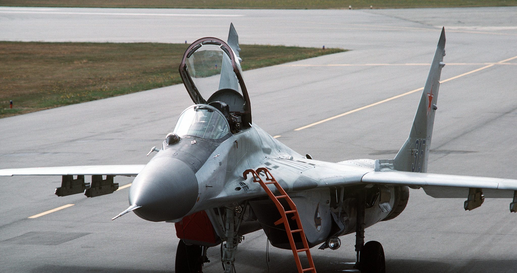 Which is better Sukhoi-30 MKI or Mikoyan MiG-29?