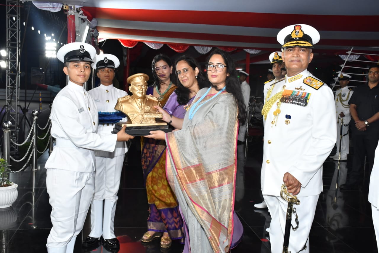 Meet Naval Agniveer Khushi Pathania who wins the first Bipin Rawat ...
