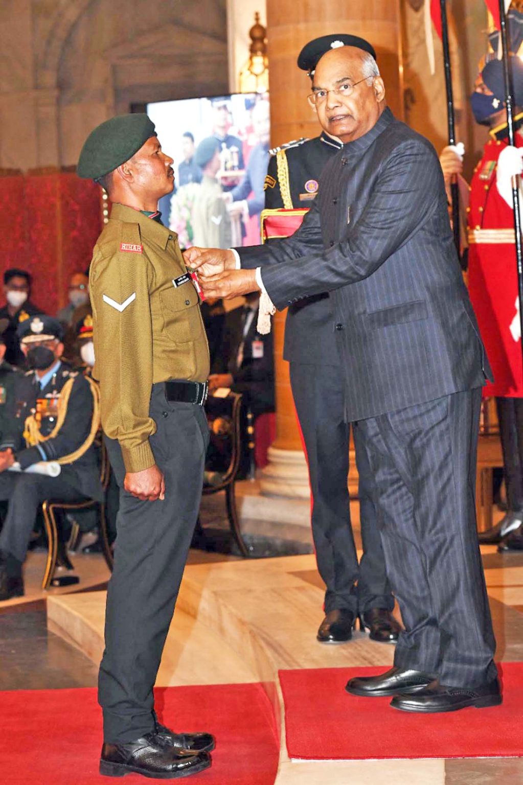 Meet Sepoy Karmdeo Oraon who single handedly handled 6 Pakistani SSG ...