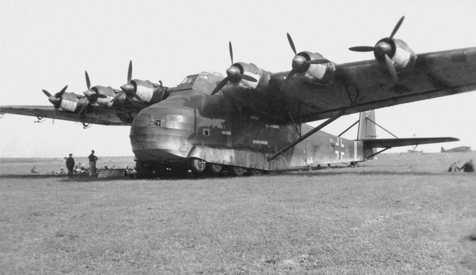 5 Legendary 6-Engine Planes of World War II