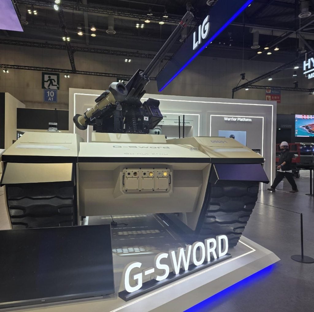 LIG Nex1 Unveils Next-Generation G-Sword Tracked Robotic Platform for Precision Strike Missions