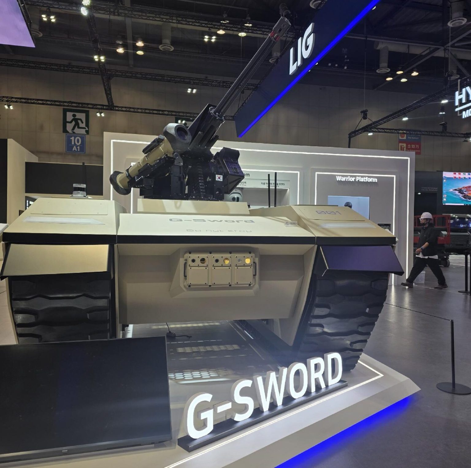 LIG Nex1 Unveils Next-Generation G-Sword Tracked Robotic Platform for ...